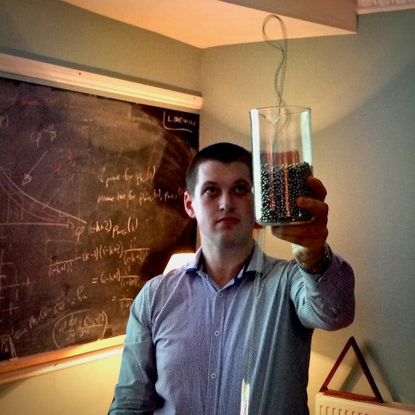 Unraveling the chain fountain | London Institute for Mathematical Sciences